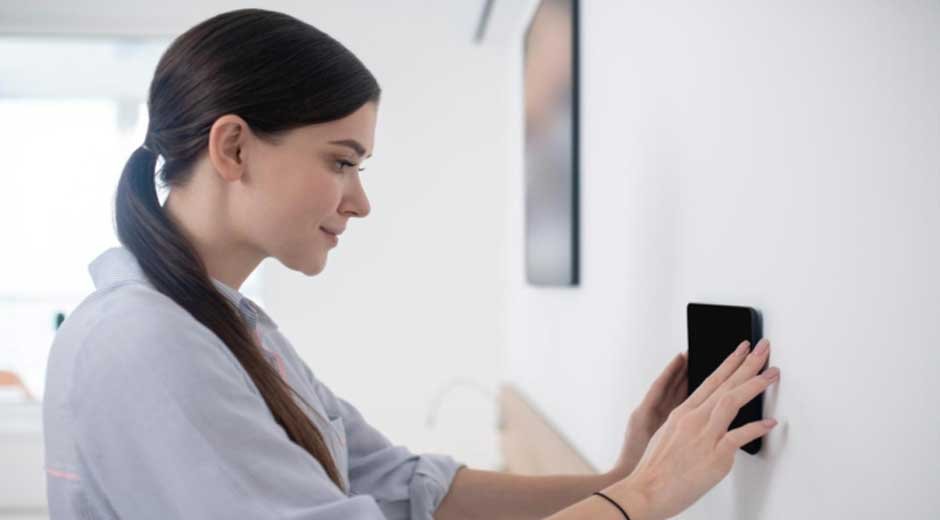 Wired vs Wireless Intruder Alarm Systems: 5 Key Differences - Art Of Verse Wired vs Wireless Intruder Alarm Systems: 5 Key Differences - Art Of Verse